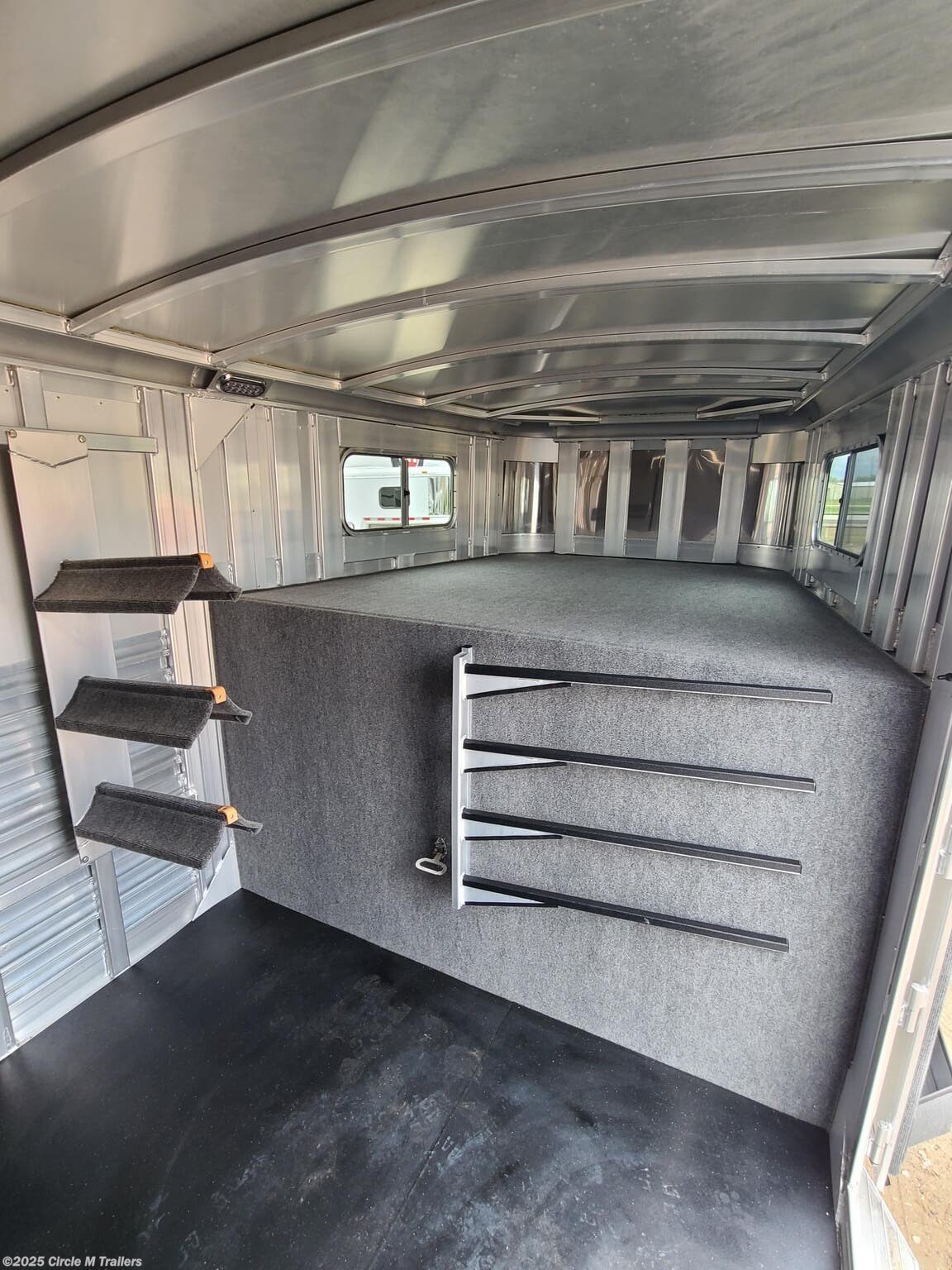 7x25 Horse Trailer for sale | New Platinum Coach 25' Stock Combo 7'6 ...