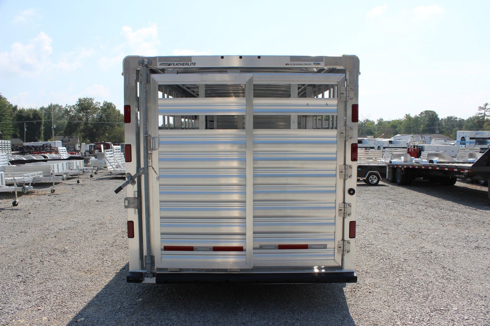 7x24 Cattle/Livestock Trailer for sale | New Featherlite 8127-7024 ...